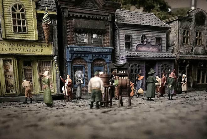 Reducio! Utah Fan Creates Magical Scale Model of the Wizarding World ...