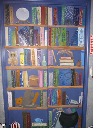 Magical Bookcase Mural - The-Leaky-Cauldron.org The-Leaky-Cauldron.org